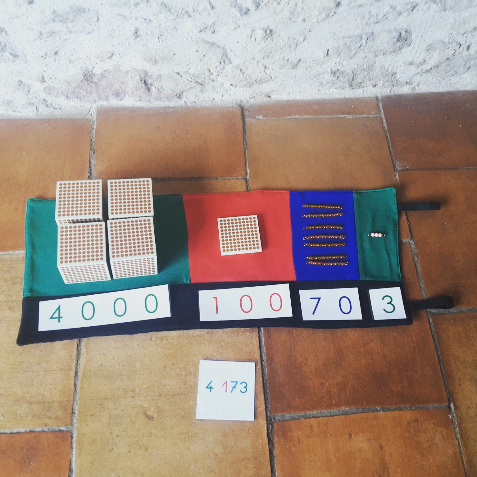 Cousettes et autres bidouilles: {Montessori] tapis de maths