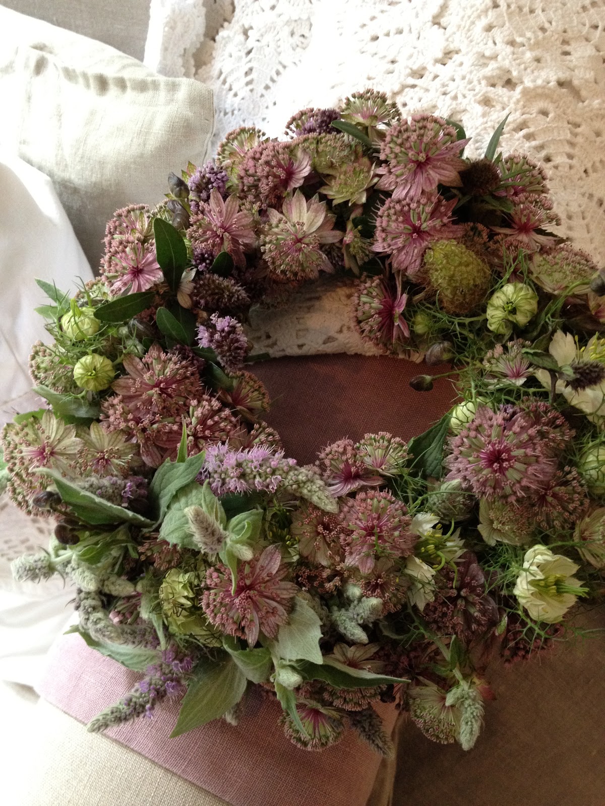 Honning og flora: Kranse bundet med nogle af de smukke ting, man kan ...