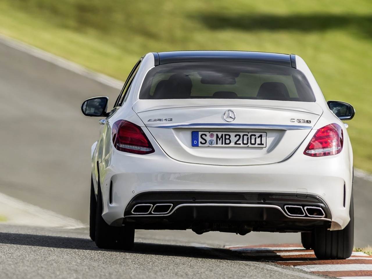 Mercedes-AMG C63 2015: vídeos e especificações oficiais