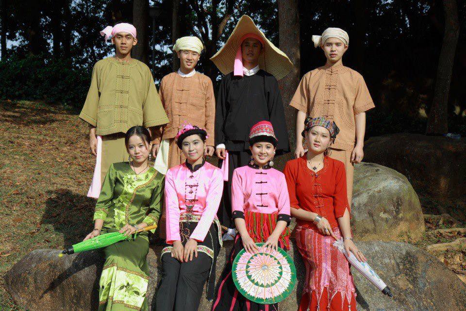 Welcome to Kyaing Tong :): Beautiful Traditional Costumes in Shan State
