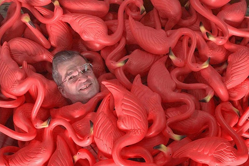 RETRO KIMMER'S BLOG: INVENTOR OF THE PLASTIC PINK FLAMINGO HAS DIED