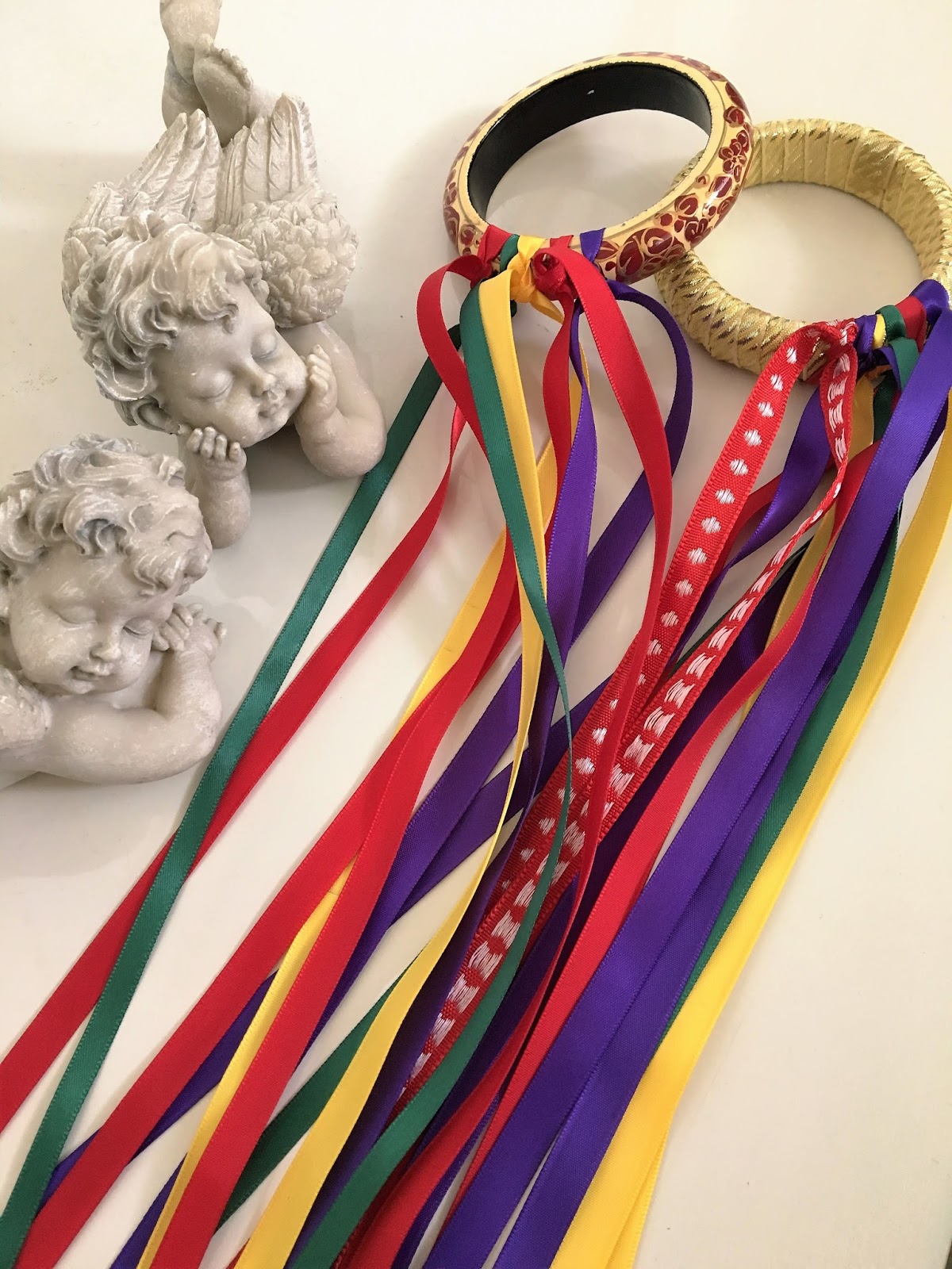 A Tray of Bliss: A Homespun Year....1 minute projects....Dancing Ribbons...