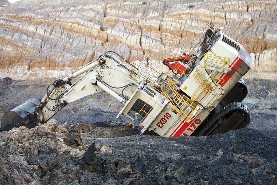 Mining Mayhem: Excavator Bench Failure