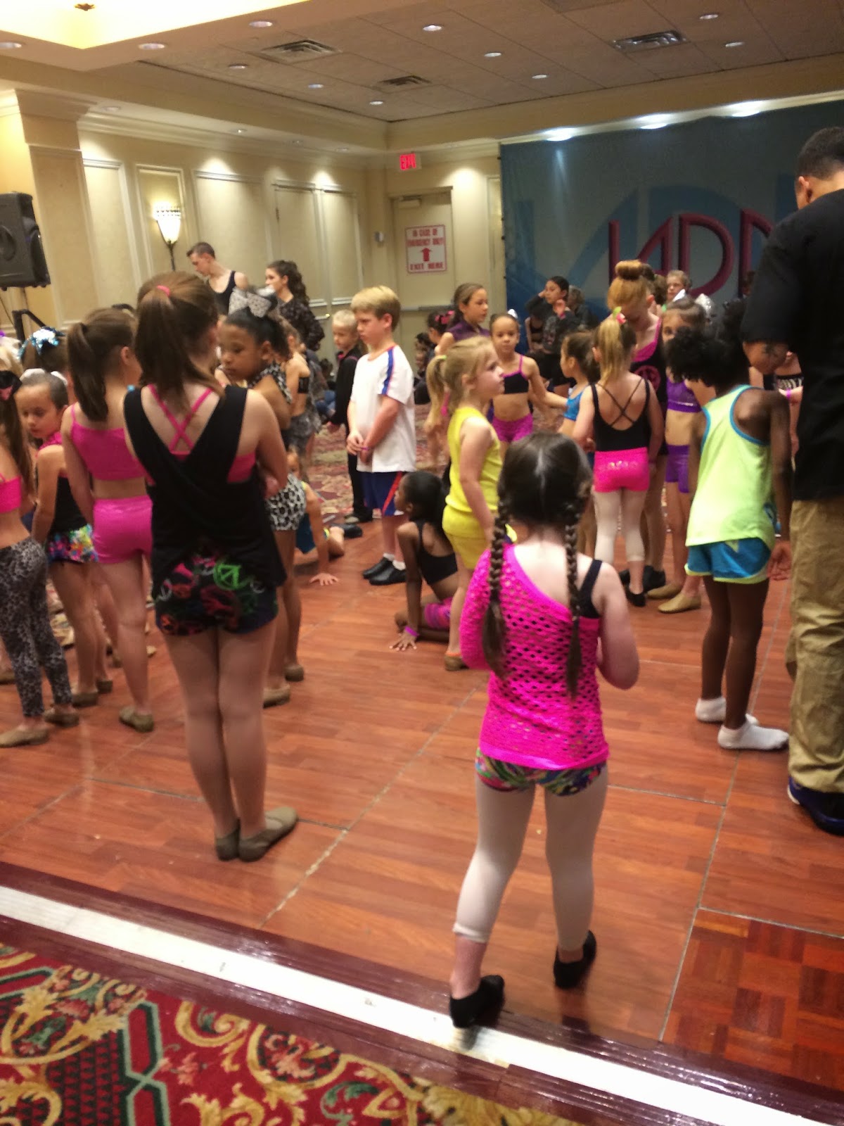 Mojoy: Dance competition, baby!