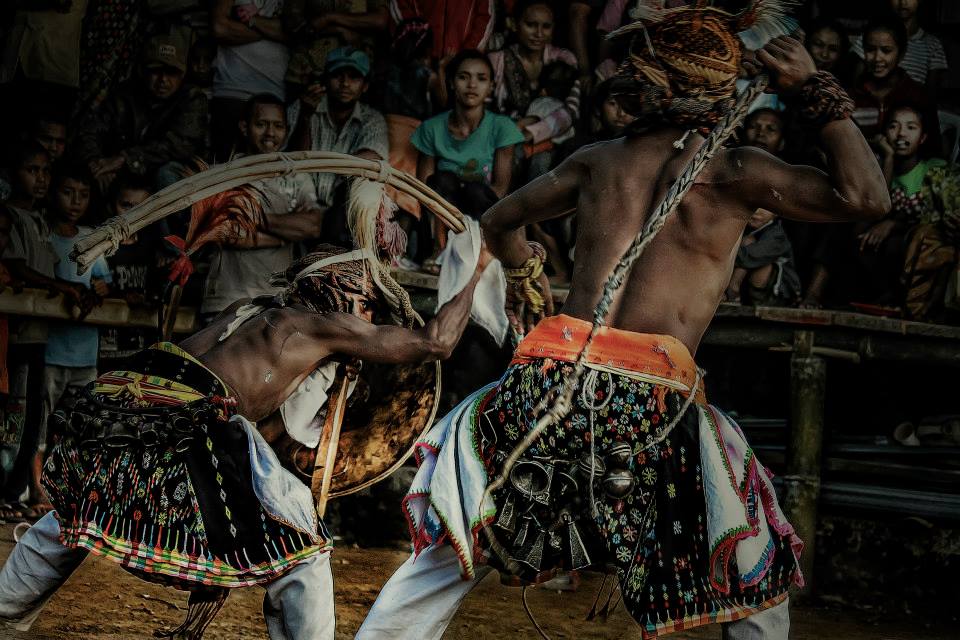 Enthok Poenya: Tarian adat "CACI" daerah Manggarai, Flores,NTT,Indonesia.