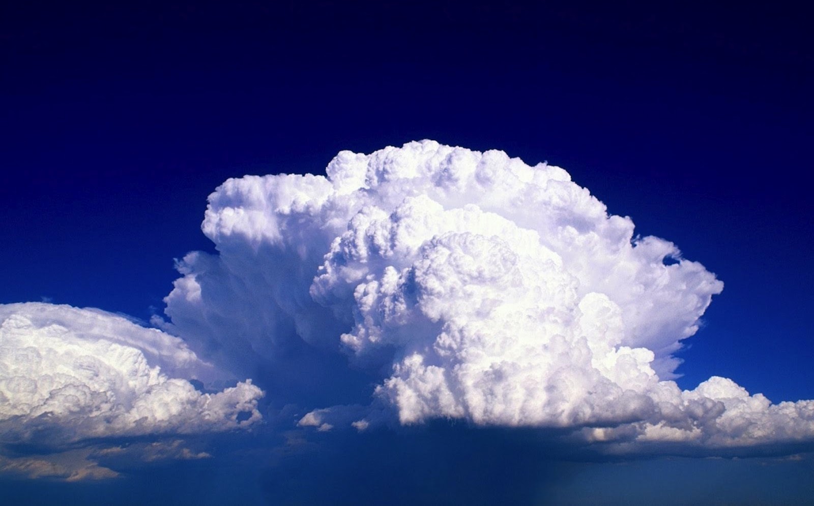 Buscando Montsalvat: DOCETISMO