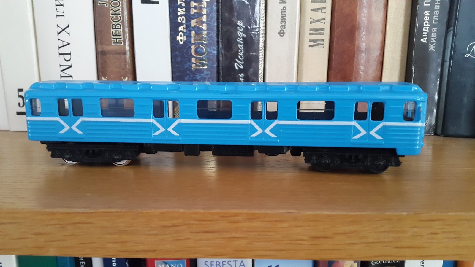 Metro train 81-717: my conversion from a Technopark toy