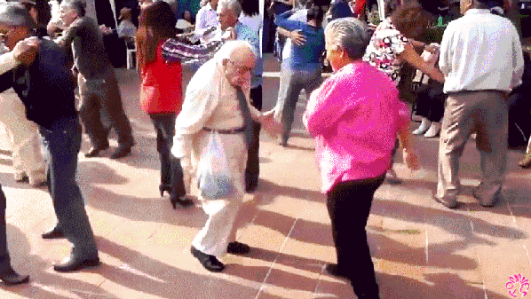 Angélica Italia: Funny old guy dancing