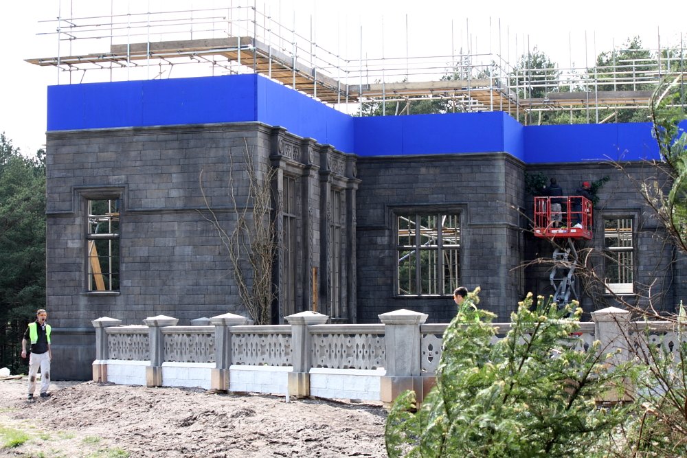 Dark Shadows News Page: New Movie Set Photos