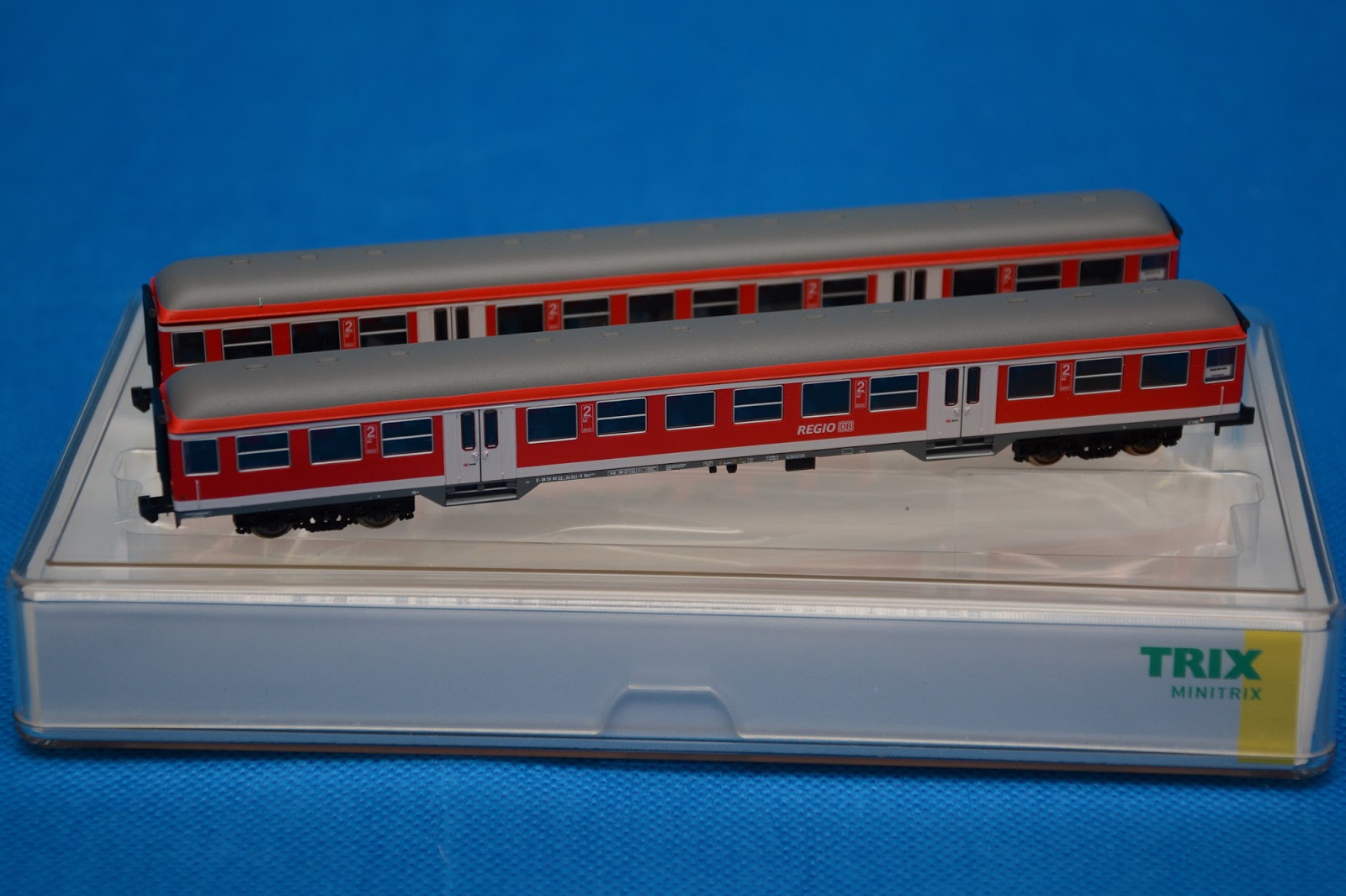 My Miniature Worlds: Trix 11140, N-scale passenger train digital ...