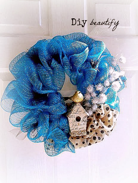 Blue Deco Mesh Christmas Wreath - DIY Beautify - Creating Beauty at Home
