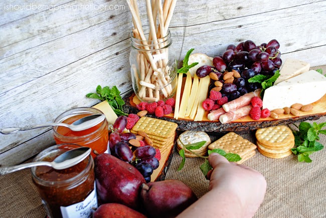 Rustic Mother's Day Brunch Ideas | i should be mopping the floor