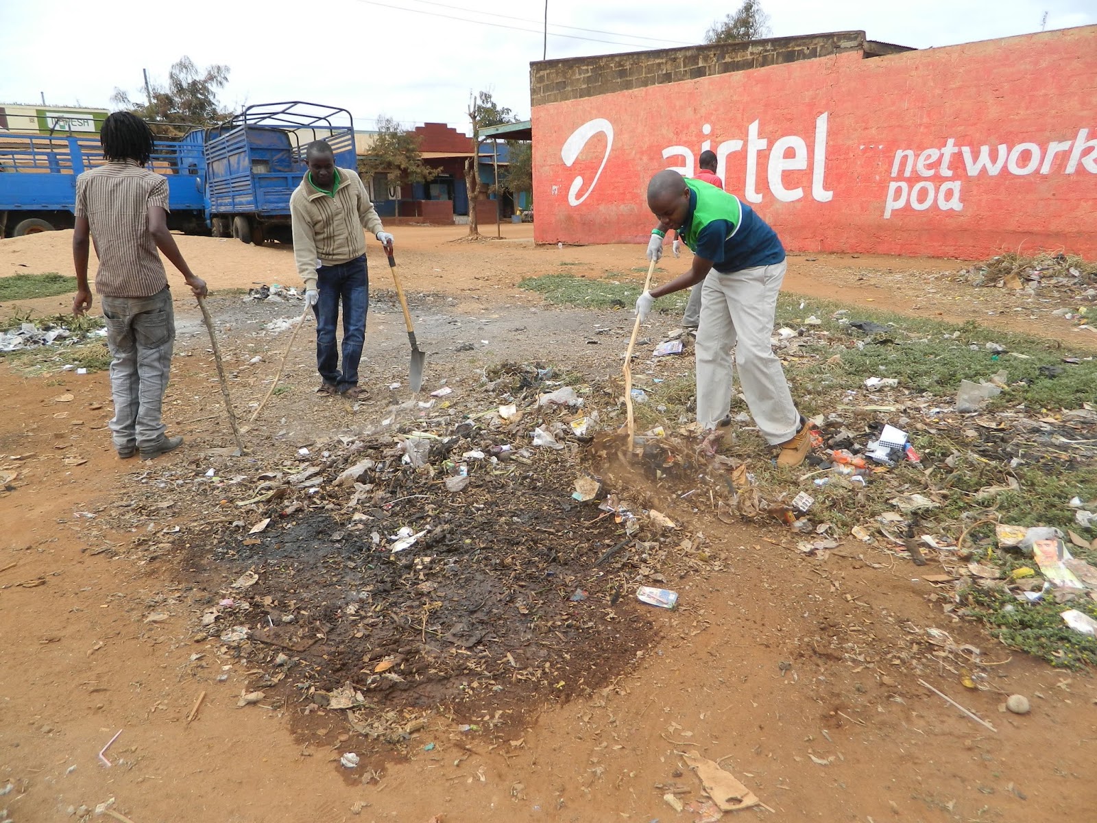 Mutomo Citizen Voices: Bank cleans town littered with waste