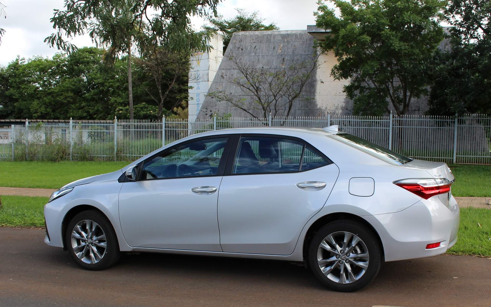 Toyota Corolla XEi 2018: preço, consumo - vídeo-avaliação