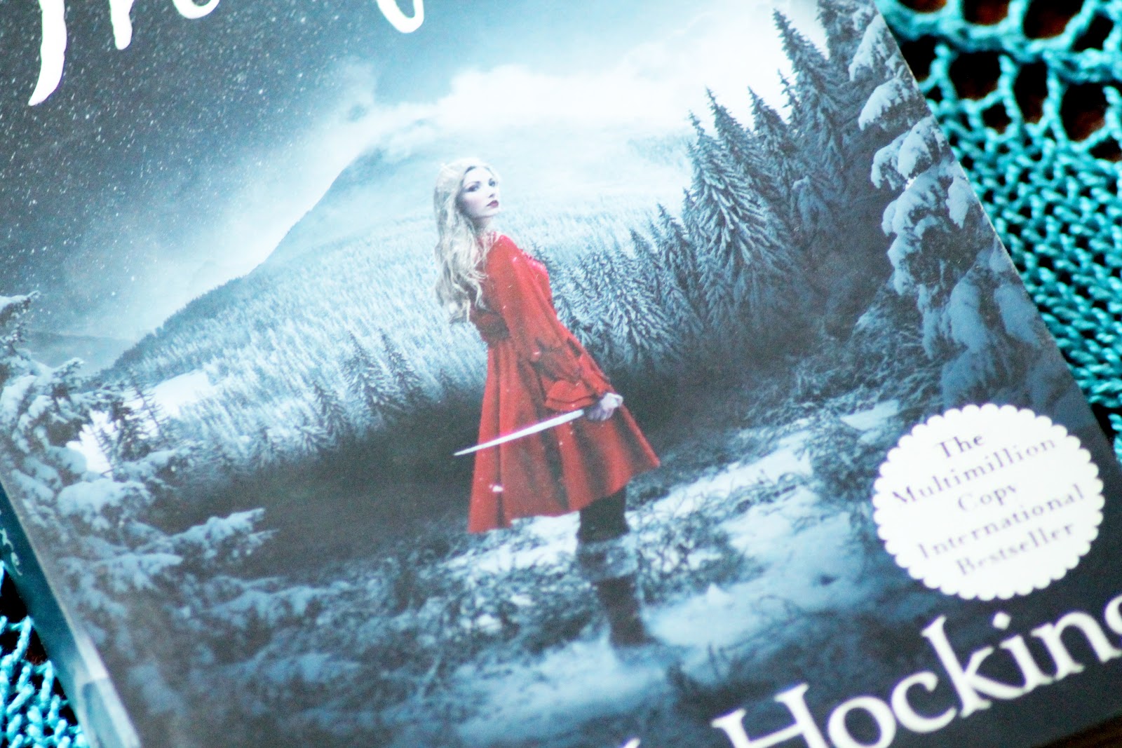 365 days 50 books - 9 - Frostfire | Smaylest