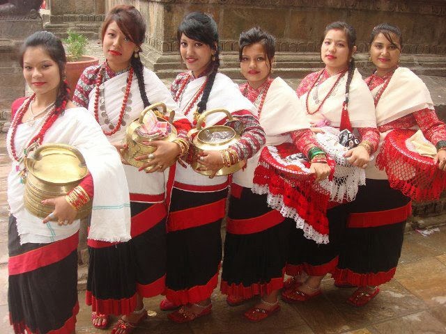 Newa Mirror: Newari beauty in tradational costumes