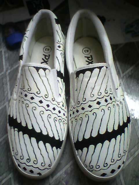 TOKO SEPATU BATIK "TAH"