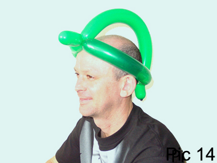 Balloon animals twisting instructions: Balloon hat