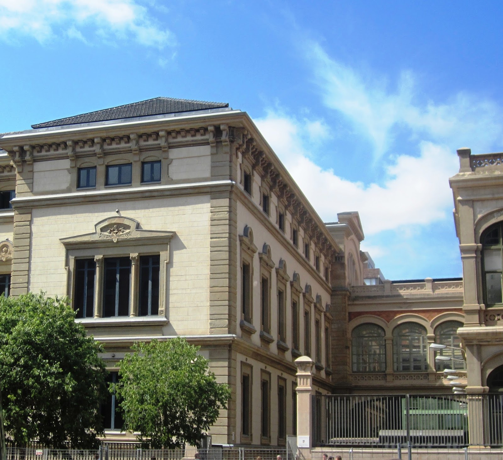 Redescubriendo Barcelona y más allá: 24/05/2016 Facultad de Medicina de ...