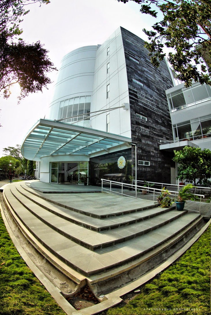 Perpustakaan UGM | Queen Library