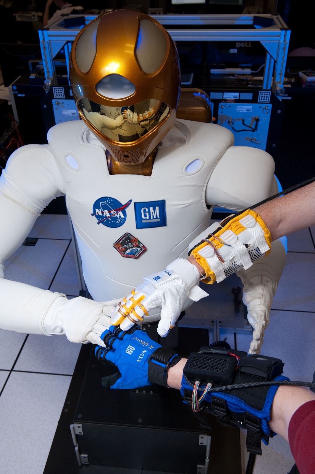 GM, NASA Jointly Developing Robotic Gloves for Triple Power Grip and ...