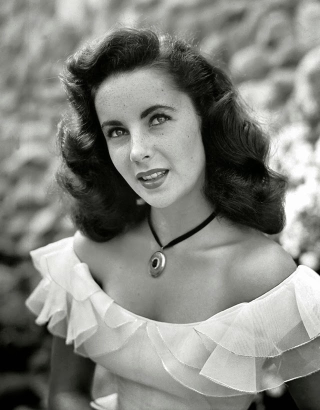 40 Beautiful Black and White Photographs of Elizabeth Taylor in Her ...