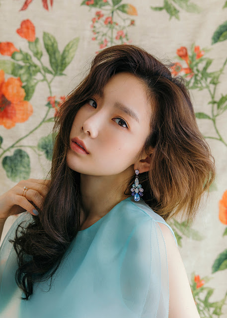 SNSD TaeYeon and her teaser pictures for 'My Voice', her first full ...
