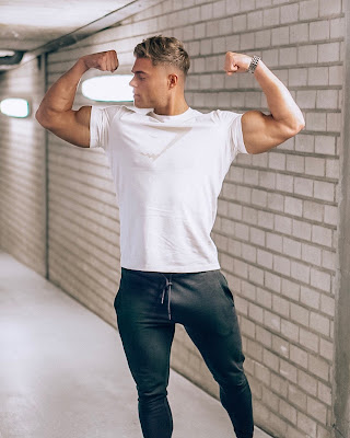 the beauty of male muscle: Richard