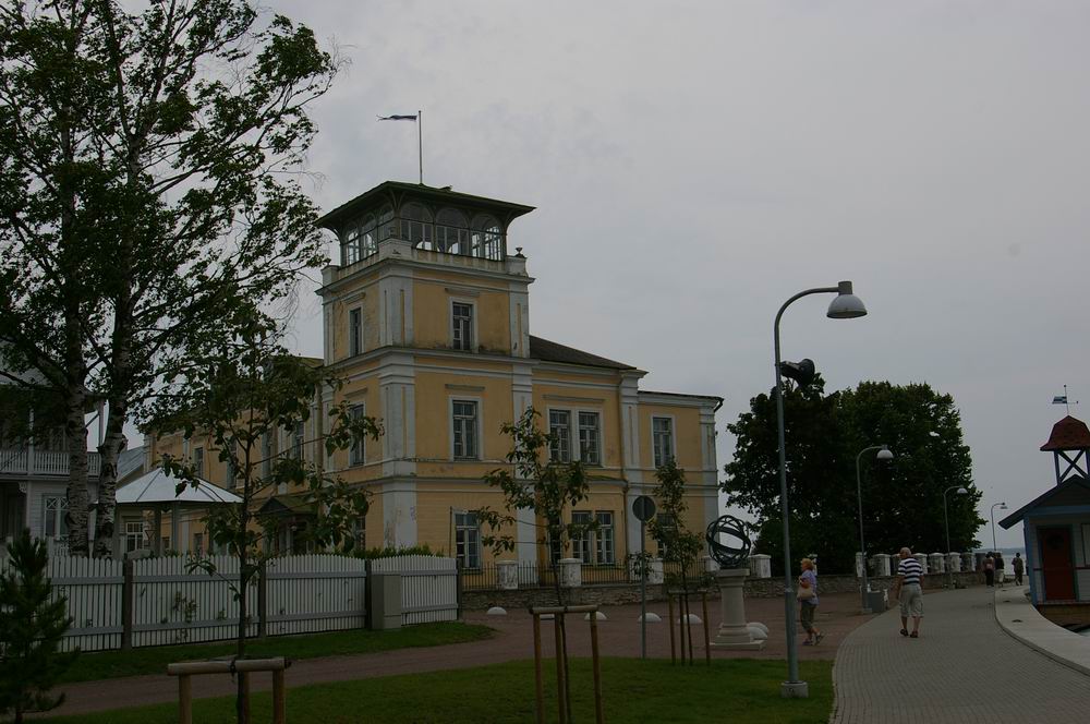 Kolmenimemees: Avastusi Läänemaalt, V