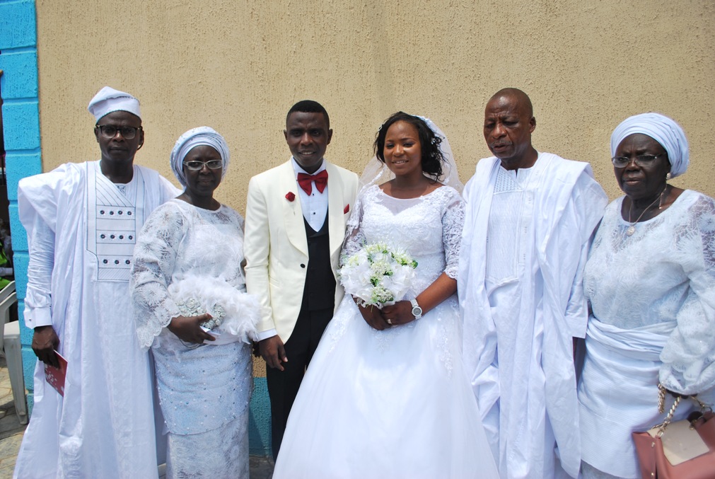 Pastor Ogunlade gives daughter's hand in marriage
