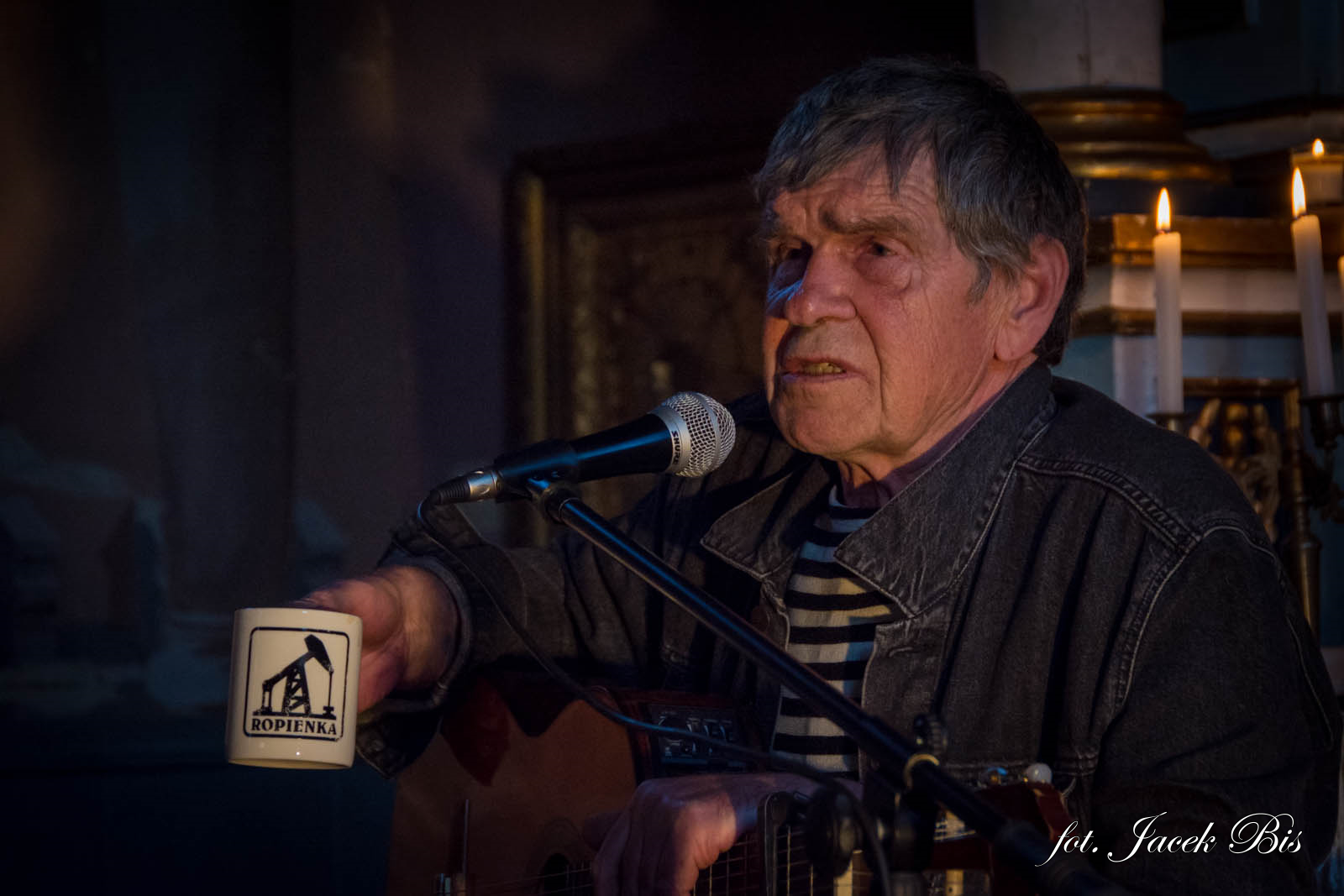 foto: Lech Dyblik w kościółku w Ropience