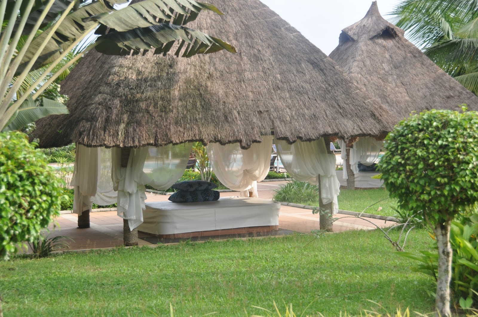 Van anderkant die ewenaar: Broken language