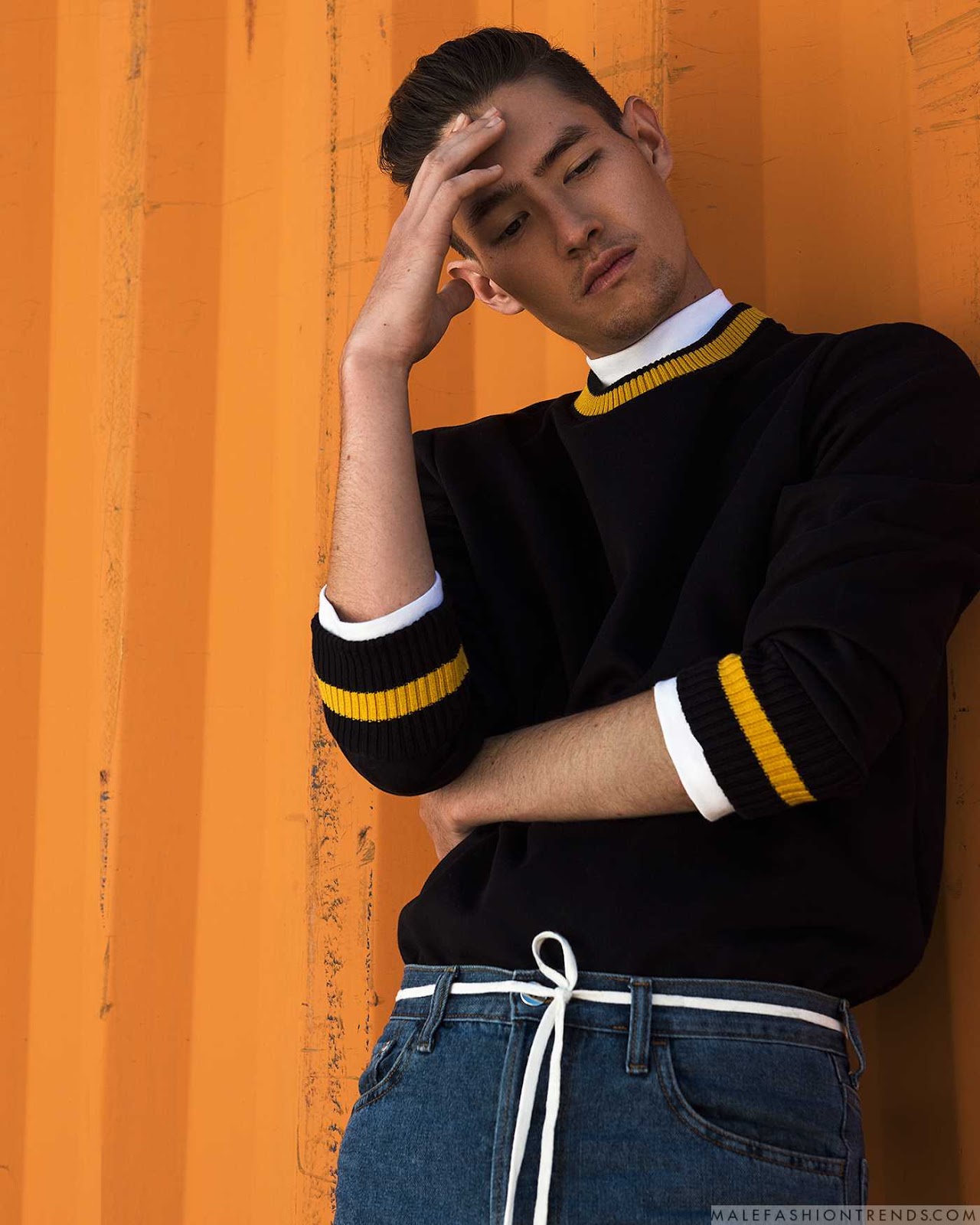 Jacob Hirata entre monocromo y geometría para LEWIS Magazine