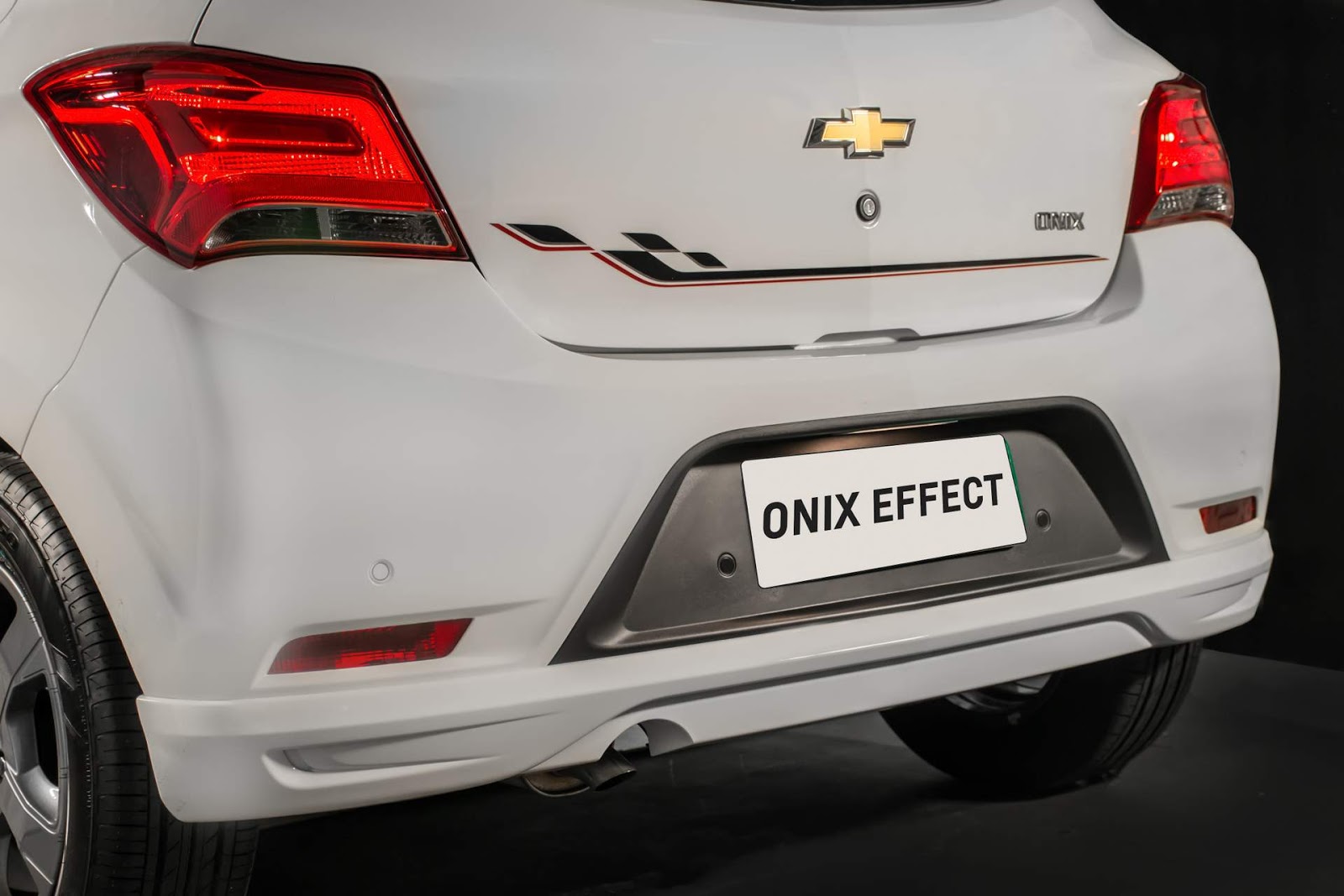 Chevrolet Onix 2018 ganha versão enfeitada Effect - preços