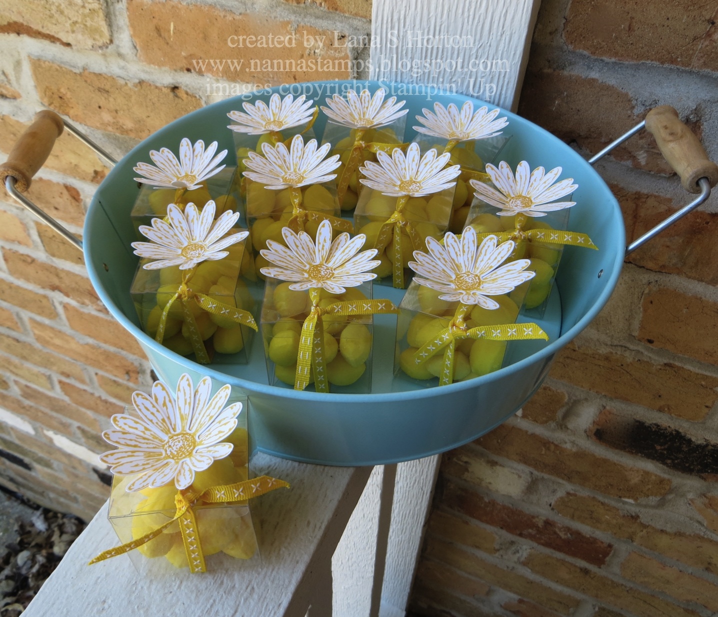 Stamping with Nanna: Daisy Favor Boxes / Ready to Party!!!