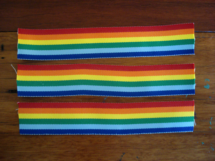 The Enchanted Button: Crafty Mama: Free Bow tutorial part 1