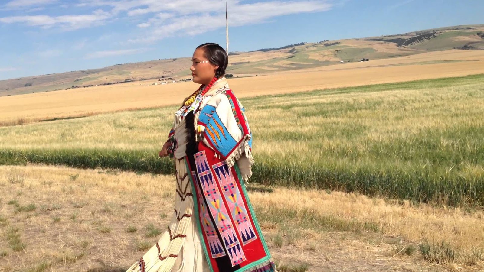 White Wolf : 20 Striking Pictures of World Champion Jingle Dancer ...
