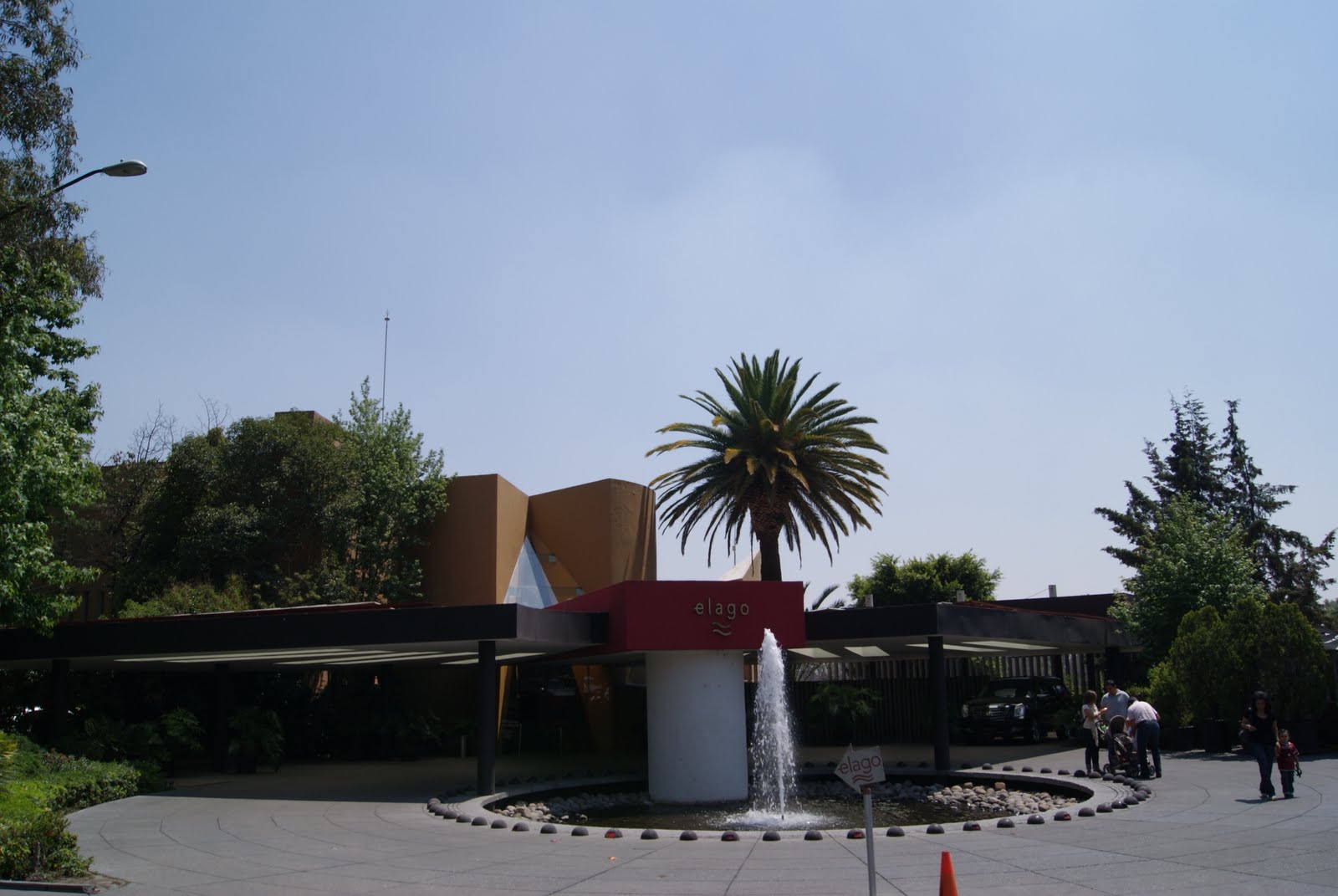 Instantáneas de la Ciudad: Restaurante El Lago