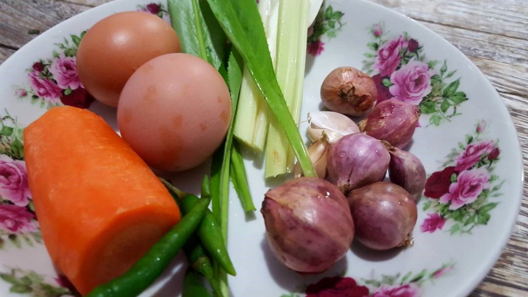 SurayaMSyed: Sup Telur Dengan Daun Ketumbar Jawa