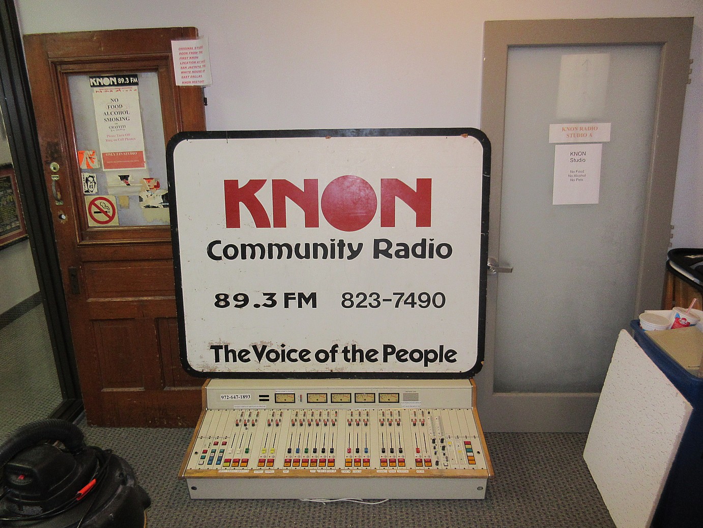 The History of KNON 89.3 FM in Dallas, Texas: The new KNON studio 2015