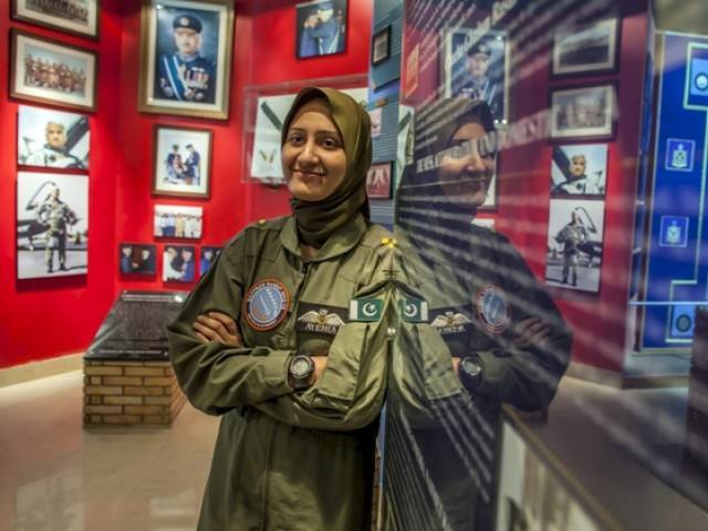 Ayesha Farooq, Female Pakistani Fighter Pilot, A New Beginning in PAF ...