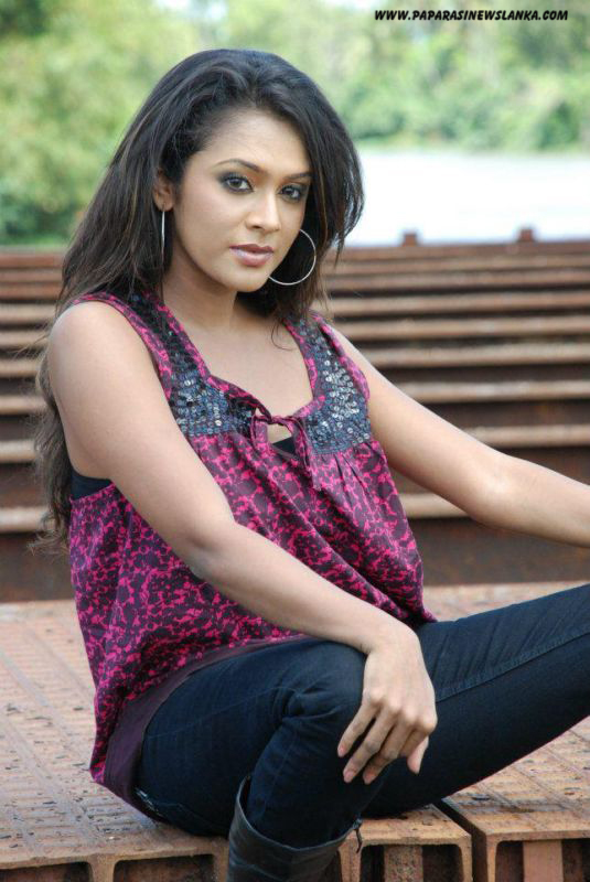 Udari Perera Ranasinghe Hot And Pics - Welcome To PhotoZone