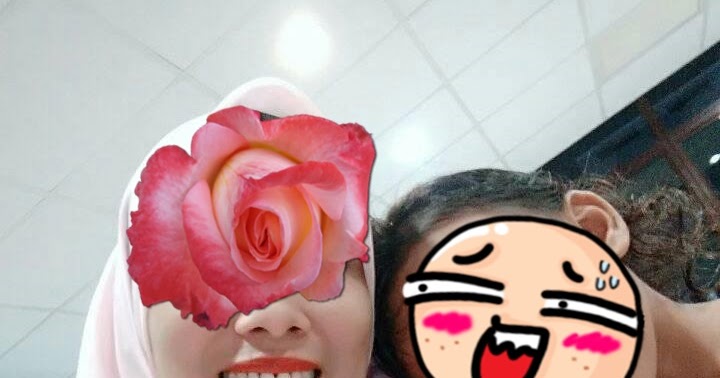 Awek Tudung Singkat : Akak selfie dengan anak akak