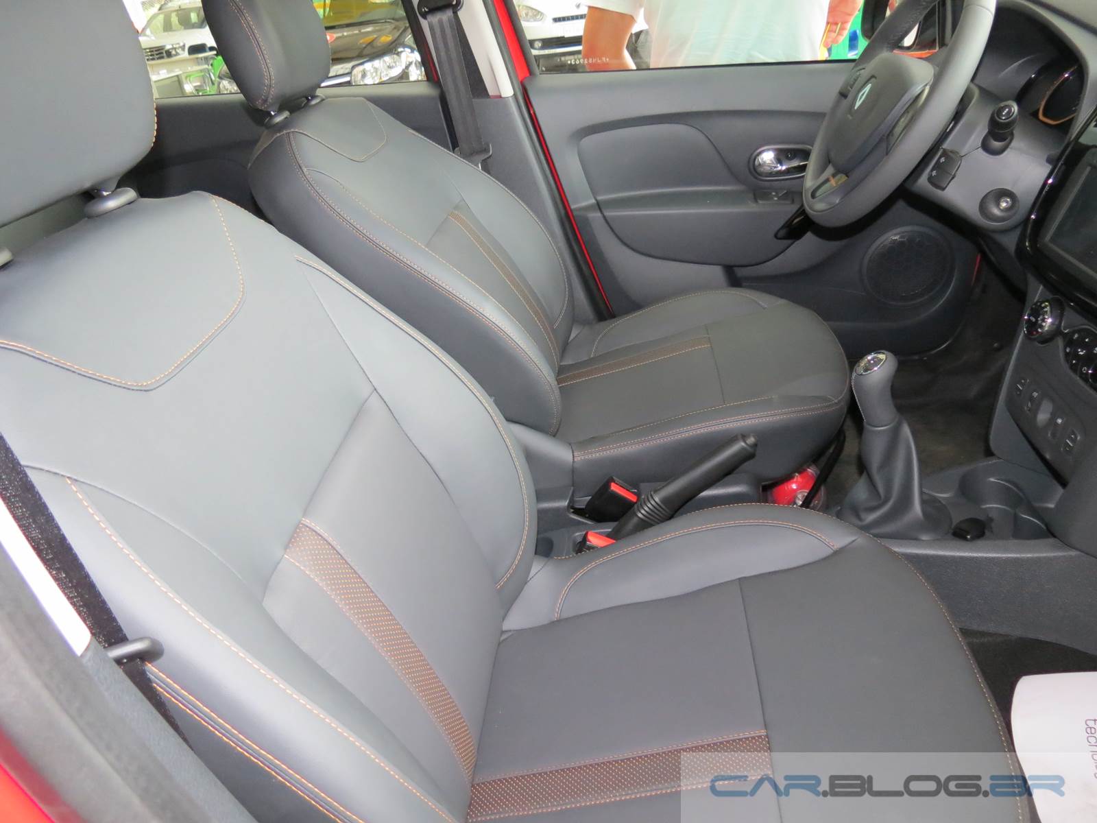 Renault Sandero Stepway 2015: detalhes internos e externos