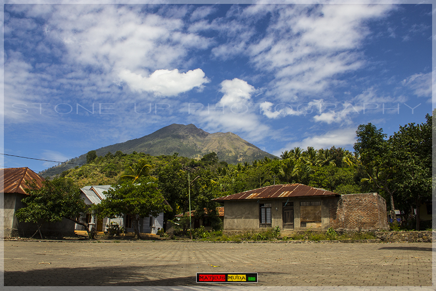 GUNUNG (ILE) BOLENG ~ STONE UP PHOTOGRAPHY