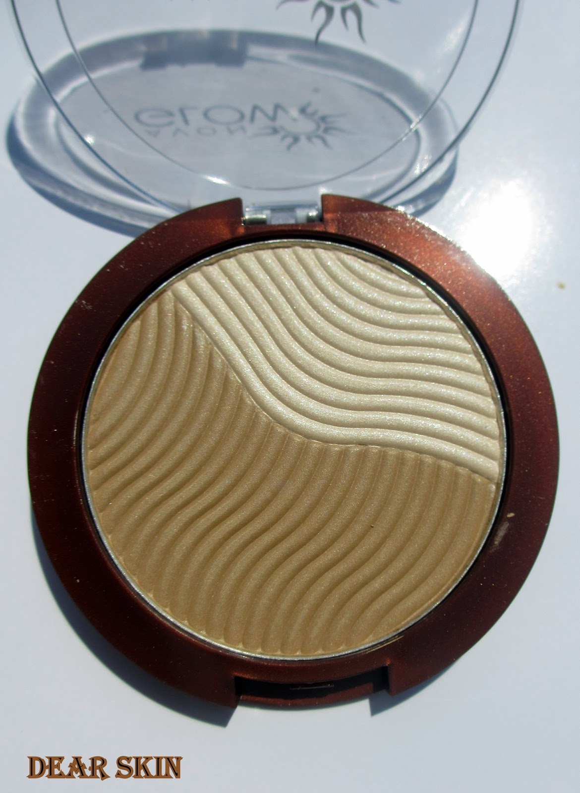 Dear Skin: Avon Glow illuminating bronzer duo-Light Bronze