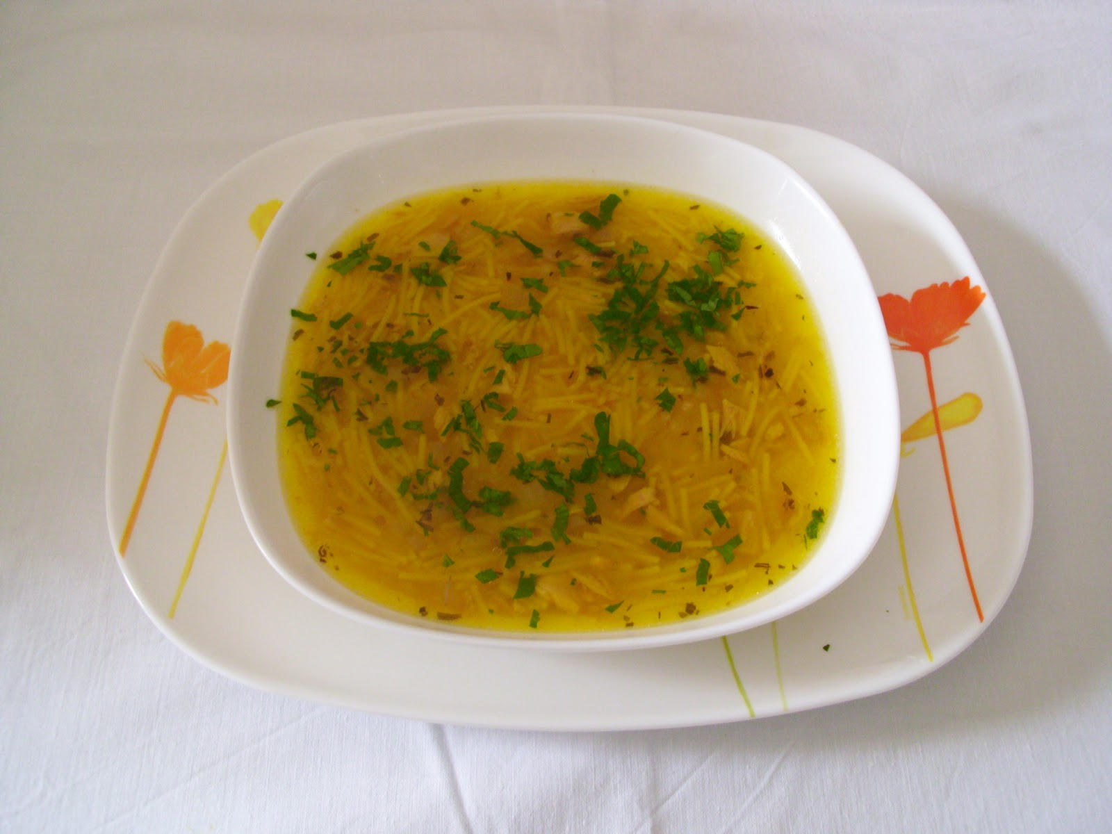 Delicious/La cocina de Carmen: SOPA DE ATUN Y FIDEOS