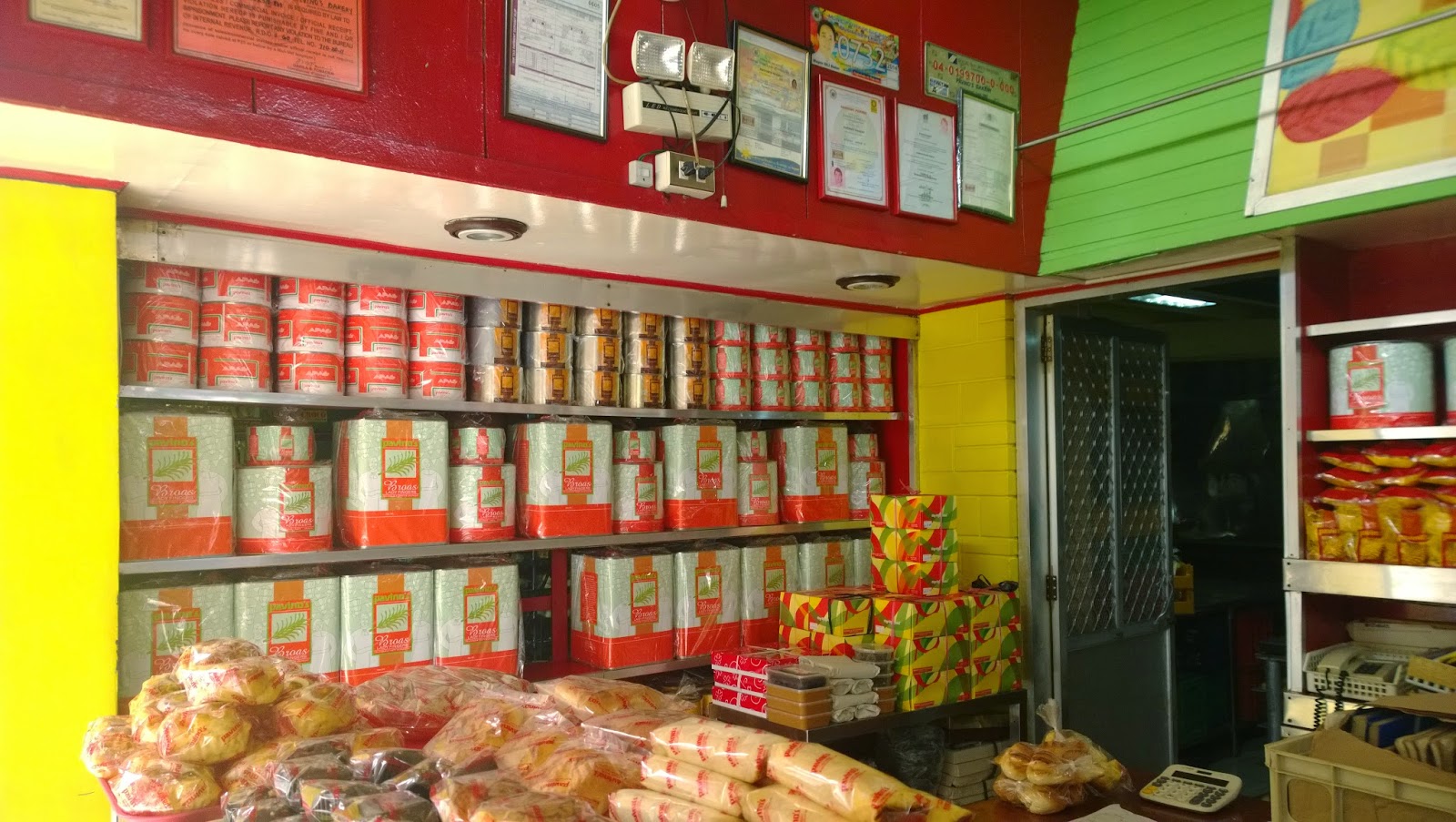 Pork in the Road: Pavino's Bakery -- Lucban's Best