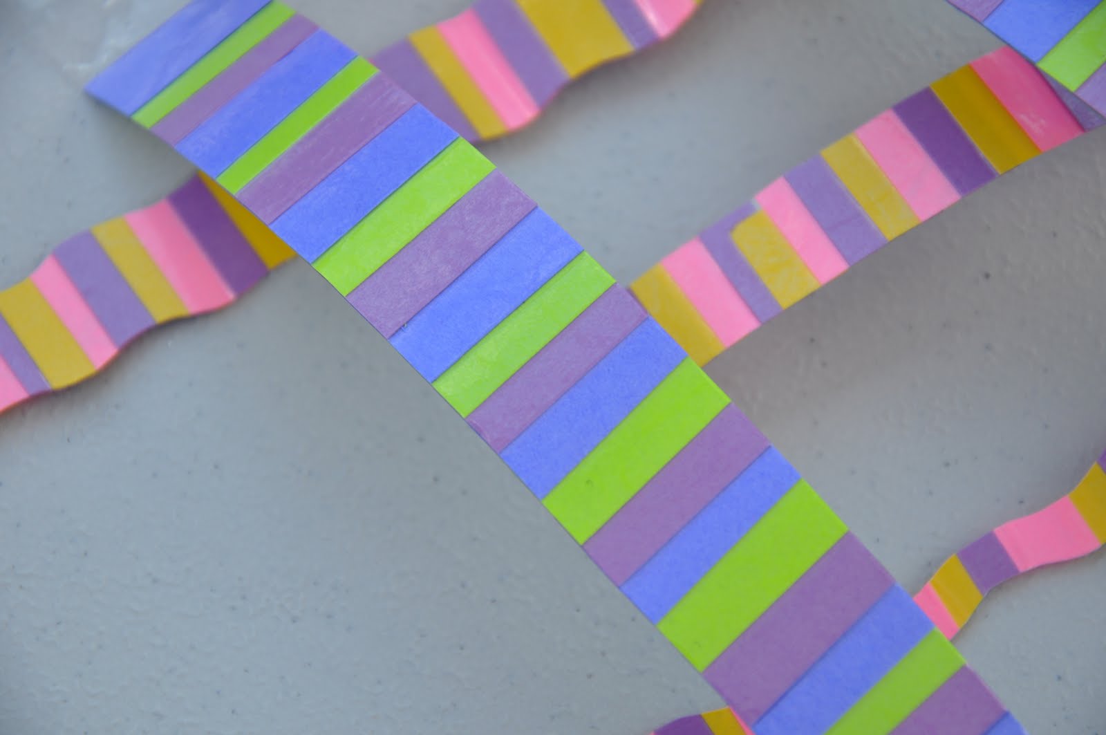 Backless Shirt: scrap paper kids' bracelets [a tutorial]