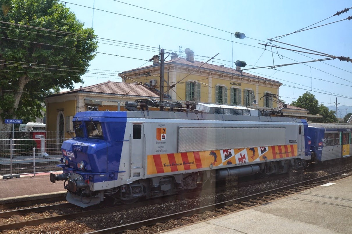 LA PASSION DU TRAIN: BB 22200 RC , Y 8000,7000 et V211